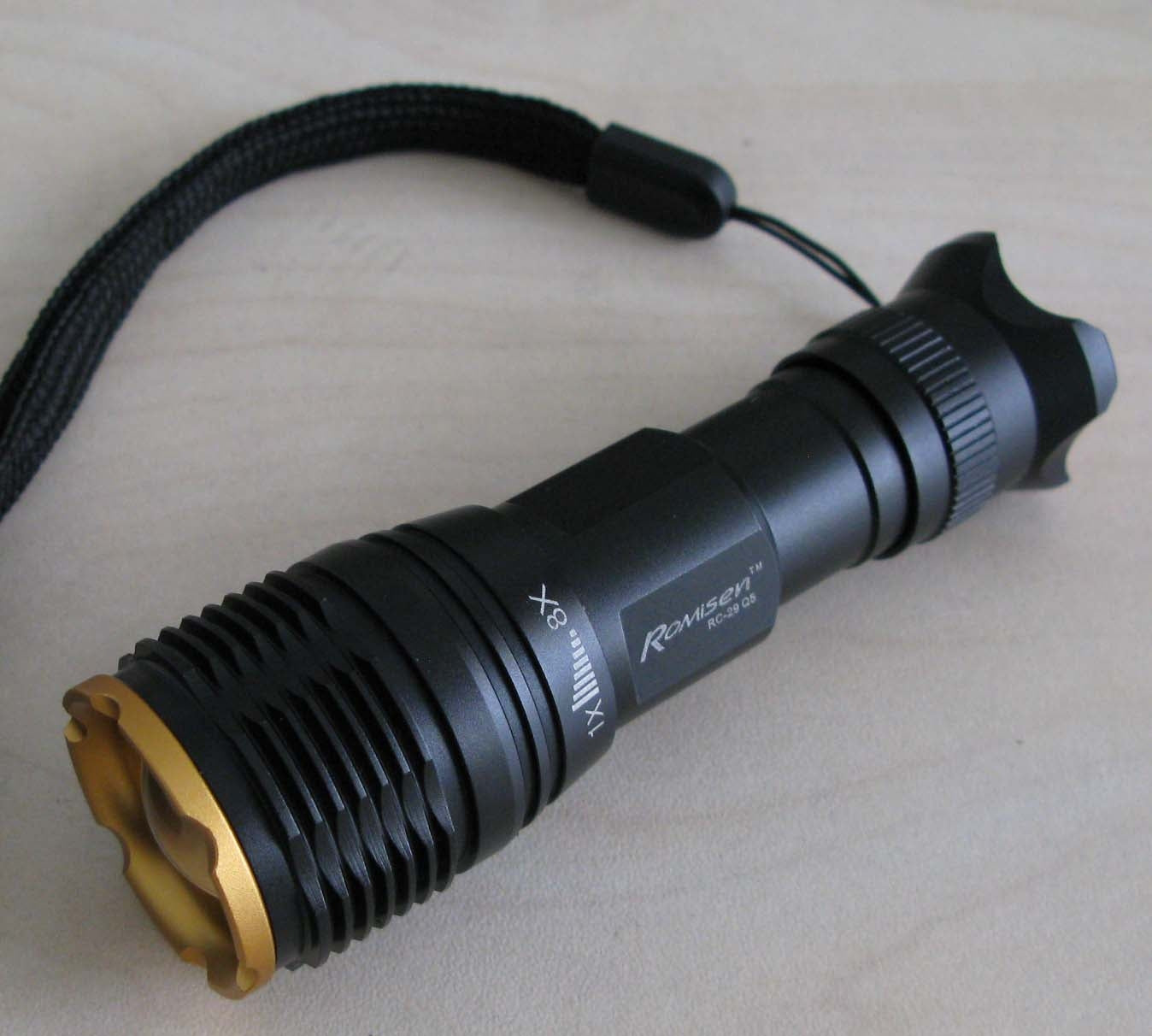 Romisen RC-29 Focusable R5 Cool LED Flashlight